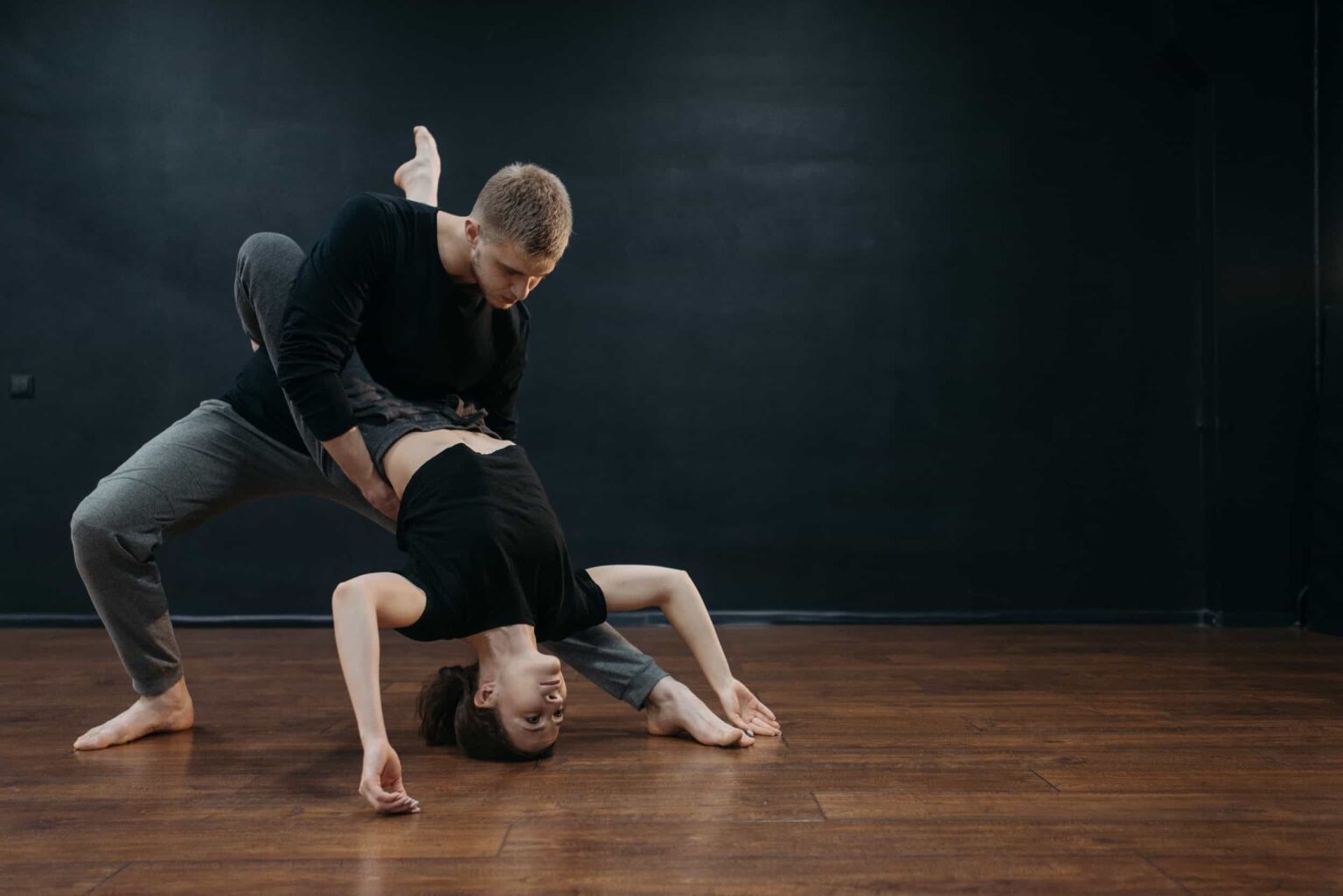 Institute for Dance – Dance. Perform. Community.